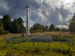 Обелиск (Kaluga Region, Duminichskiy rayon, selskoye poseleniye Dubrovka, derevnya Rechitsa, Tsentralnaya ulitsa), anıt, heykel  Kalujskaya oblastından