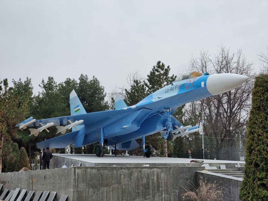 Teknoloji anıtı Su-27 Aircraft, Taşkent, foto