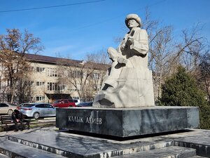 Калык Акиев (Bishkek, Kalyk Akiev Street), anıt, heykel  Bişkek'ten