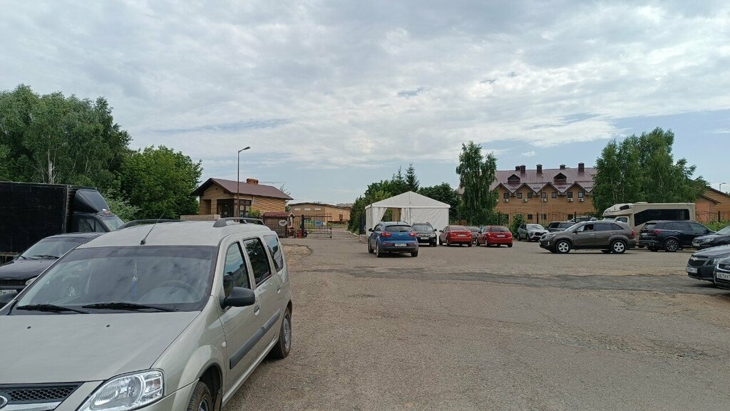 Kiralama noktası Прокатное отделение Казанского ипподрома, Kazan, foto