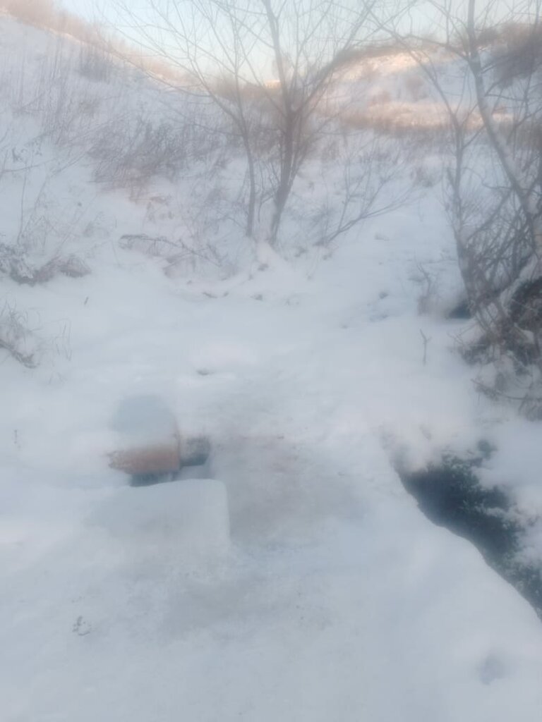 Pınar, çay Spring, stream, Mordovya, foto
