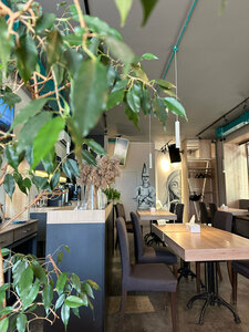Hochu Eshche (Staroladozhskiy Kanal Street No:16), restoran  Shlisselburg'dan