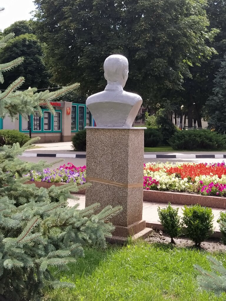 Anıt, heykel Бюст Героя Советского Союза Климова И. И., Belgorodskaya oblastı, foto