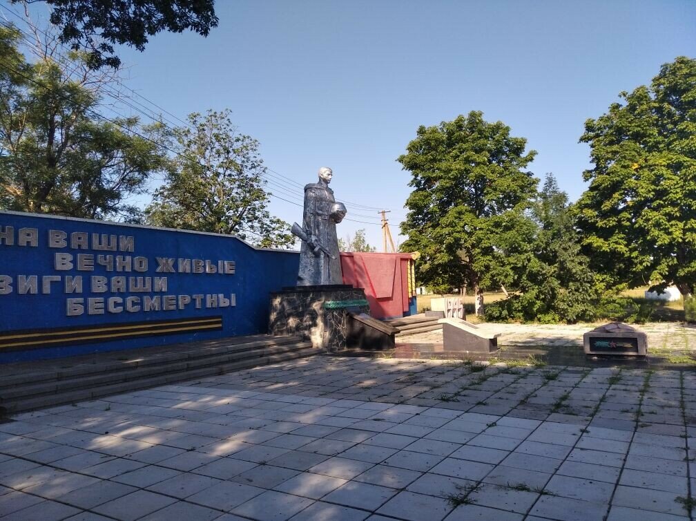 Anıt, heykel Братская могила советских воинов апрель 1944 г., Kırım Cumhuriyeti, foto