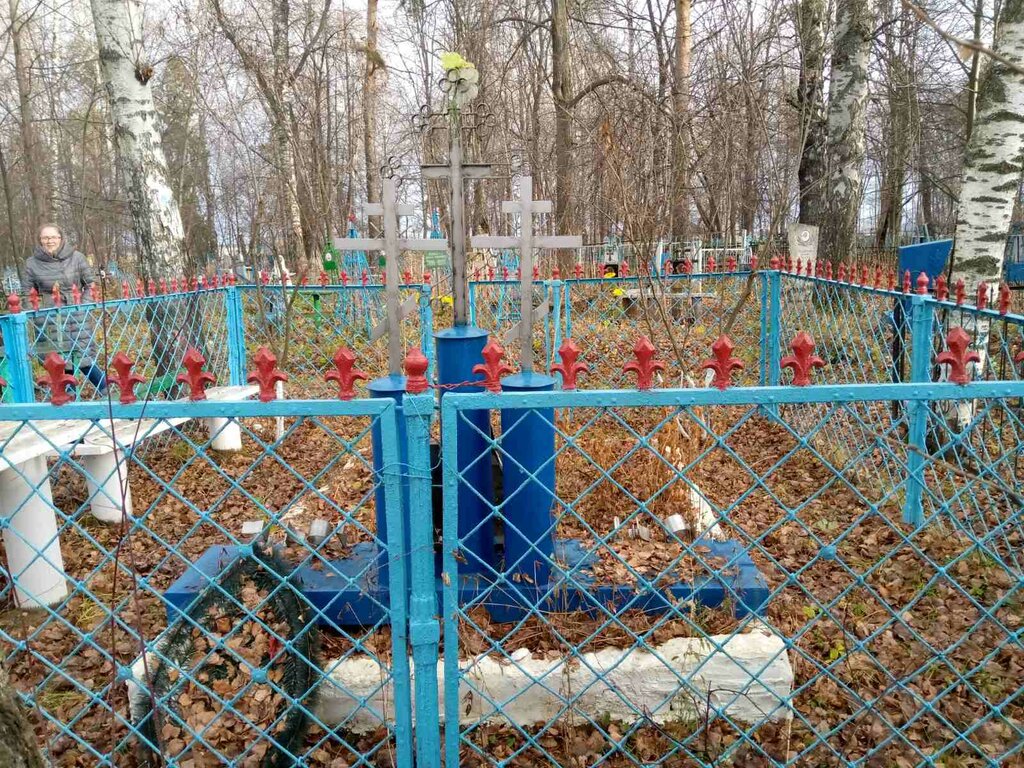 Anıt, heykel Братская могила советских воинов, Ohansk, foto