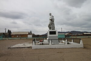 Воинам-землякам, погибшим на фронтах Великой Отечественной войны (Republic of Buryatia, Zaigraevskiy District, munitsipalnoye obrazovaniye Verkhneilkinskoye, selo Tashelan), anıt, heykel  Buriatya'dan