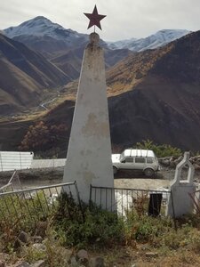 Участникам Великой Отечественной войны (Republic of Daghestan, Charodinskiy rayon, selo Gochob), anıt, heykel  Dağıstan'dan