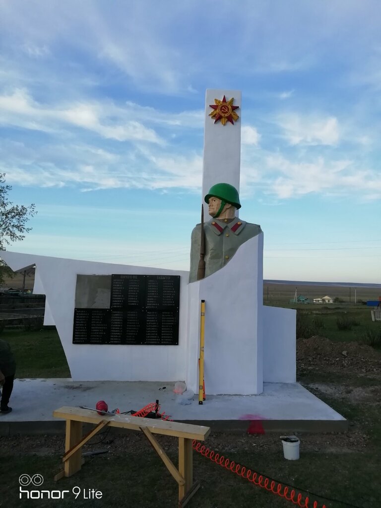 Anıt, heykel Воинам-освободителям, İrkutskaya oblastı, foto