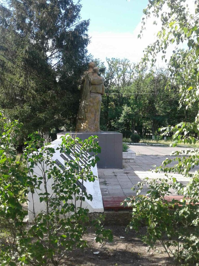 Anıt levhası, anıt taş Воинам-односельчанам, павшим в годы Великой Отечественной войны, Kırım Cumhuriyeti, foto