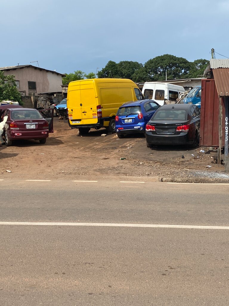 Otomobil servisi Sikkens Automobile Shop, Akra, foto
