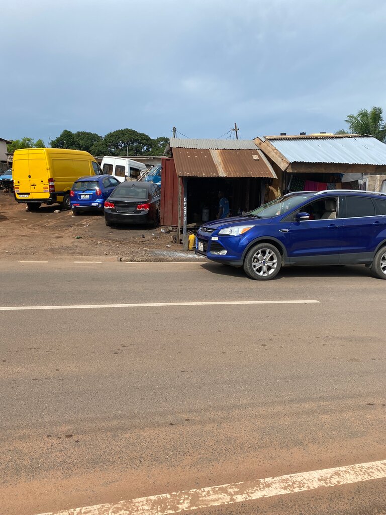 Otomobil servisi Sikkens Automobile Shop, Akra, foto