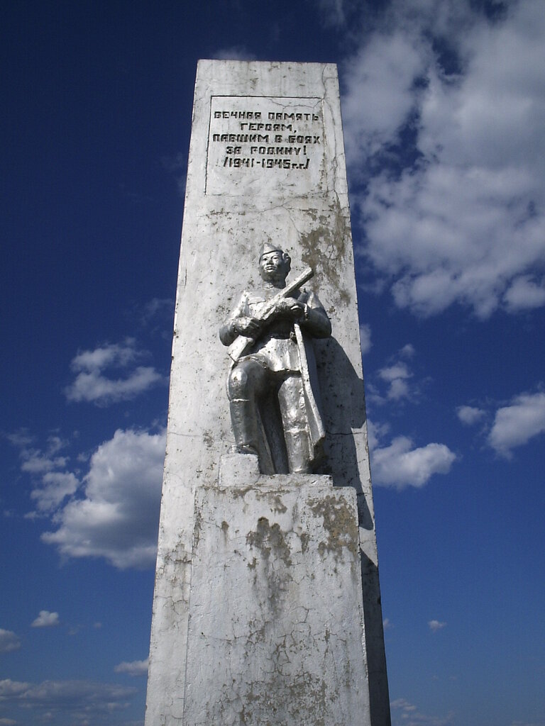 Anıt, heykel Советскому воину, Saha Cumhuriyeti (Yakutistan), foto