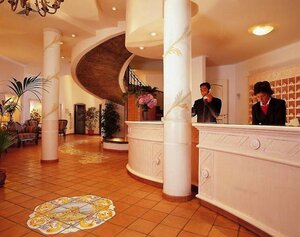 Hotel Club Due Torri (Campania, Salerno, Maiori, Via Diego Taiani, 3), otel  Campania'dan