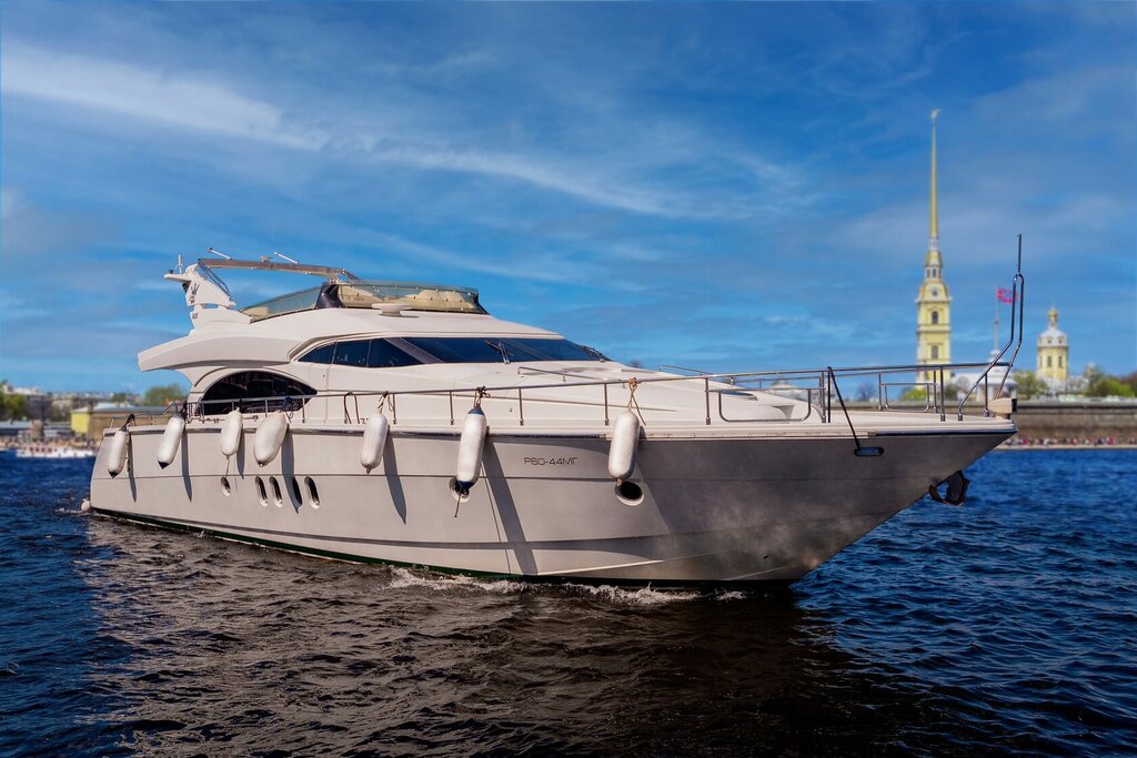 Tekne, kayık, yat Yacht and Travel, Saint‑Petersburg, foto