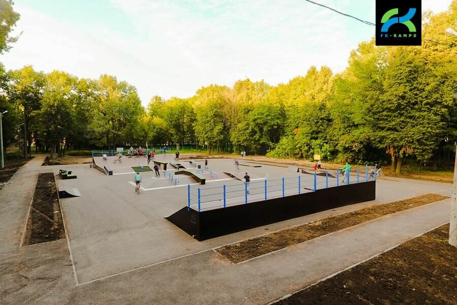 Spor alanı Скейт-парк, Uzlovaya, foto