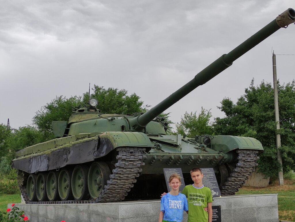 Anıt, heykel Танк Т-72 Урал, Rostovskaya oblastı, foto