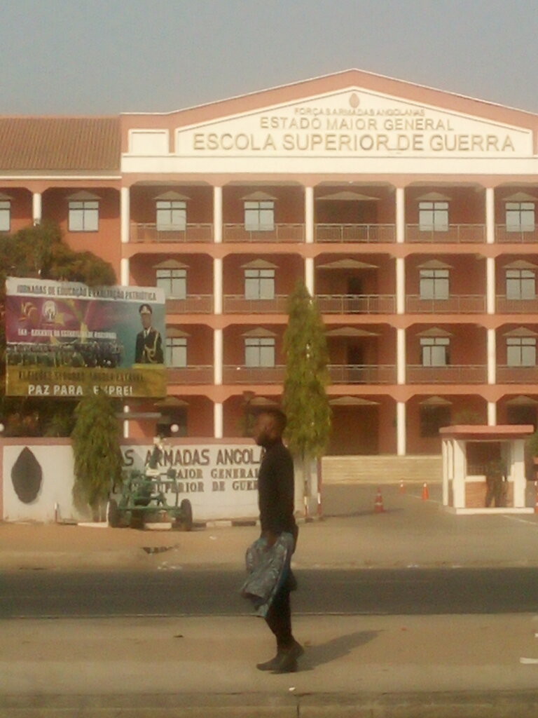 Eğitim merkezleri Escola Superior de Guerra, Loanda, foto