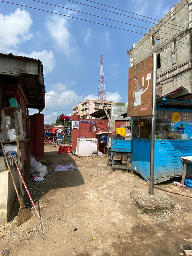 Tuvalet Public Toilet, Akra, foto