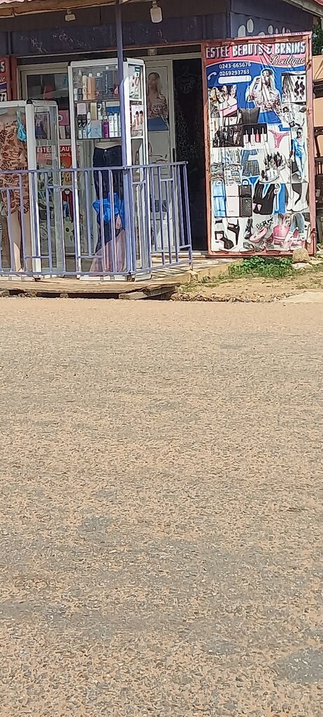 Giyim mağazası Estee Beauty And Brains Boutique, Dünya, foto