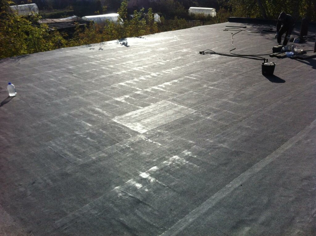 Çatı ve çatı materyalleri Pkksib, Novosibirsk, foto