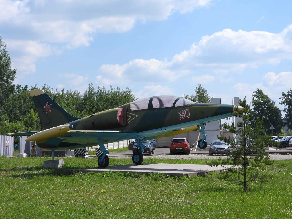 Teknoloji anıtı Самолëт Aero L-39, Kalujskaya oblastı, foto