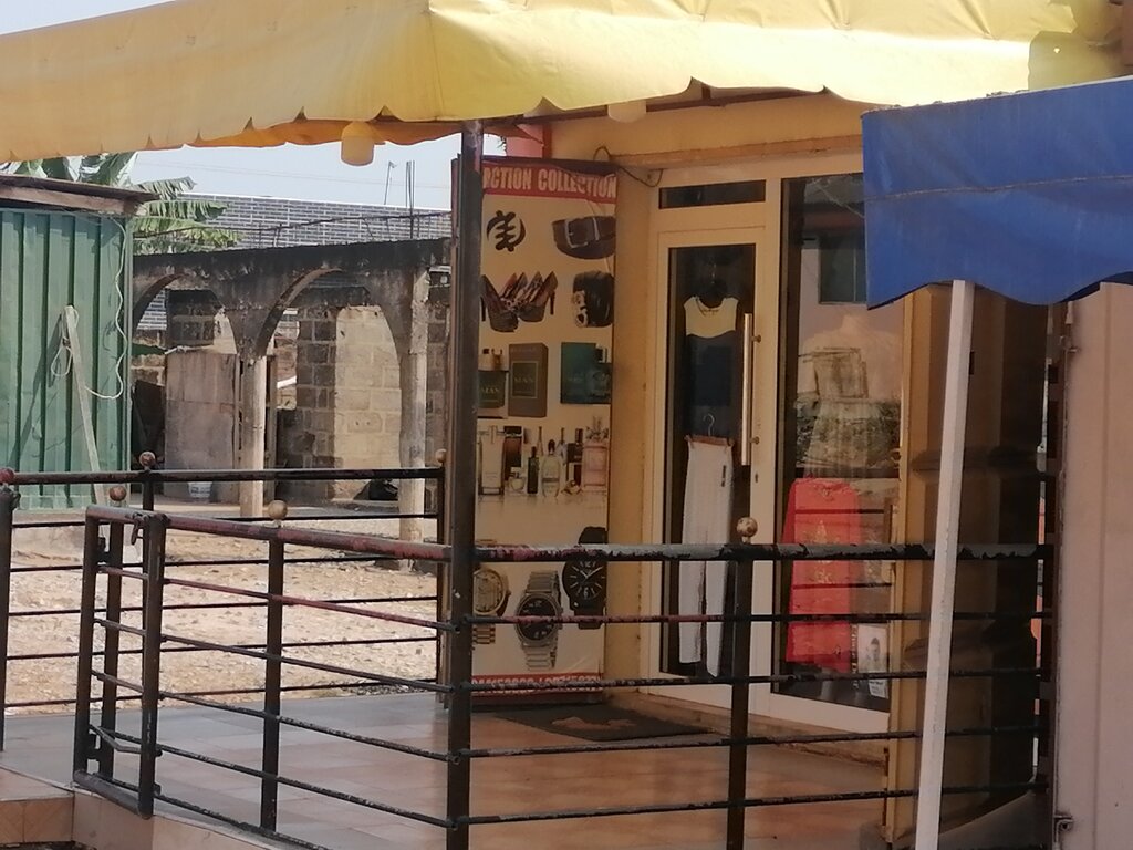 Giyim mağazası Action Collection, Akra, foto