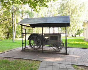 Трактор ХТЗ-15/30 (Yaroslavl Region, Uglichskiy munitsipalny okrug, gorodskoye poseleniye Uglich), teknoloji anıtı  Ugliç'ten