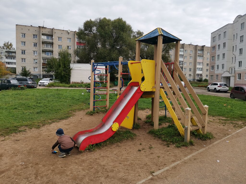 Oyun alanı Playground, Ostashkov, foto