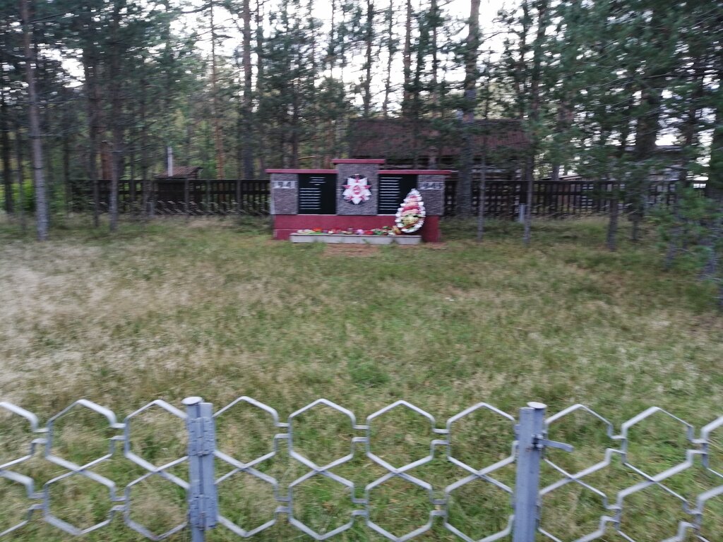 Anıt, heykel Место массового захоронения жертв концлагерей, Karelya, foto