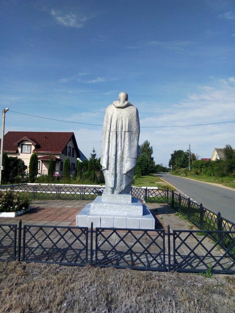 Anıt, heykel Братская могила, Kalujskaya oblastı, foto