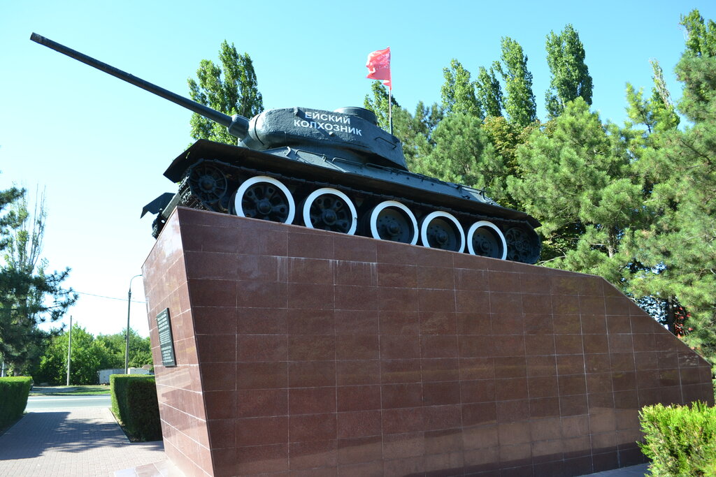 Teknoloji anıtı Танк Т-34 Ейский Колхозник, Yeysk, foto