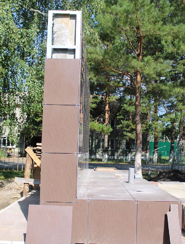 Anıt, heykel Памяти павших односельчан, Tümen (Tiumenskaya) oblastı, foto