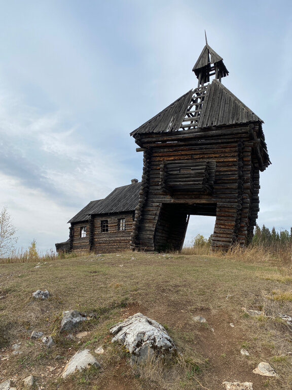 Unutulmaz olayların yeri Декорации, построенные для съемок фильма Угрюм-река, Sverdlovskaya oblastı, foto