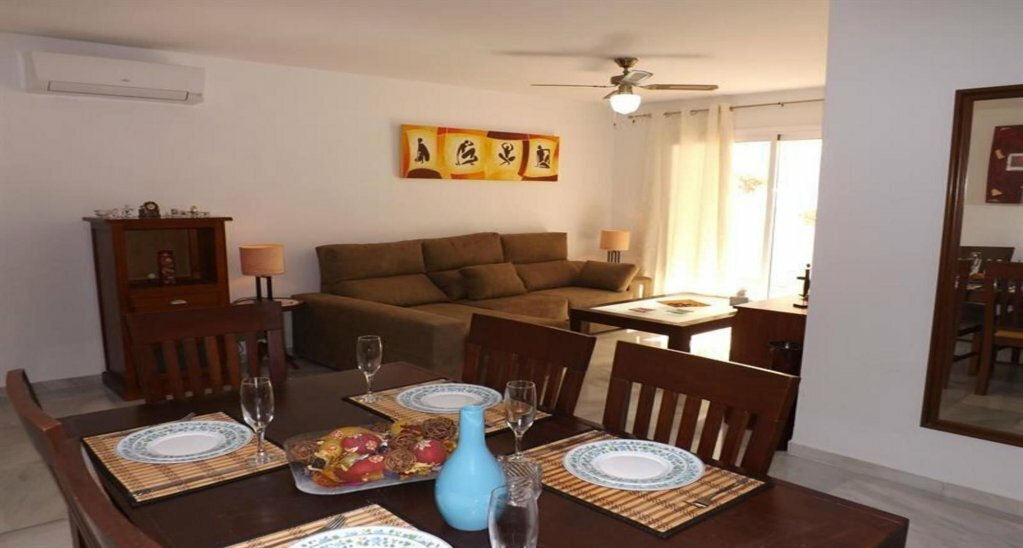 Otel Apartment in Fuengirola - 104229 by Mo Rentals, , foto