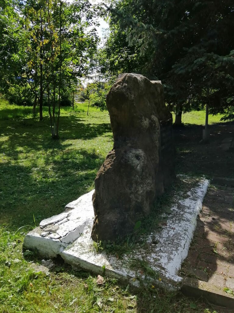 Anıt, heykel Думиничанам - узникам фашистских застенков в годы Великой Отечественной войны, Kalujskaya oblastı, foto