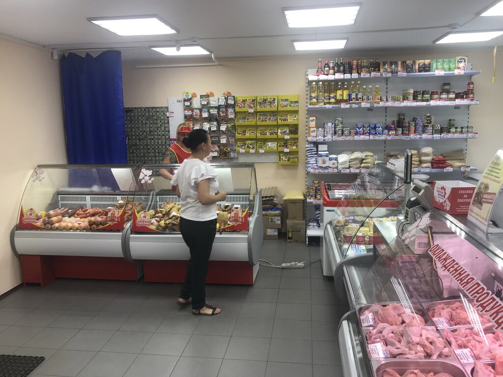 Kanatlı hayvan ürünleri ve yumurta Saianskii Broiler, İrkutskaya oblastı, foto