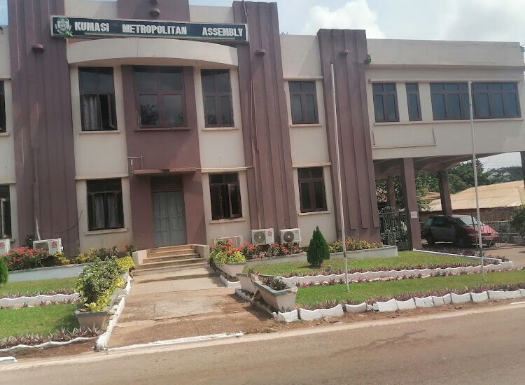 Belediyeler, devlet daireleri Kumasi Metropolitan Assembly, Nhyiaeso Sub-Metro Office, Kumasi, foto