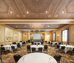 DoubleTree Suites by Hilton Detroit Downtown - Fort Shelby (United States, Detroit, 525 West Lafayette Blvd), otel  Detroit'ten