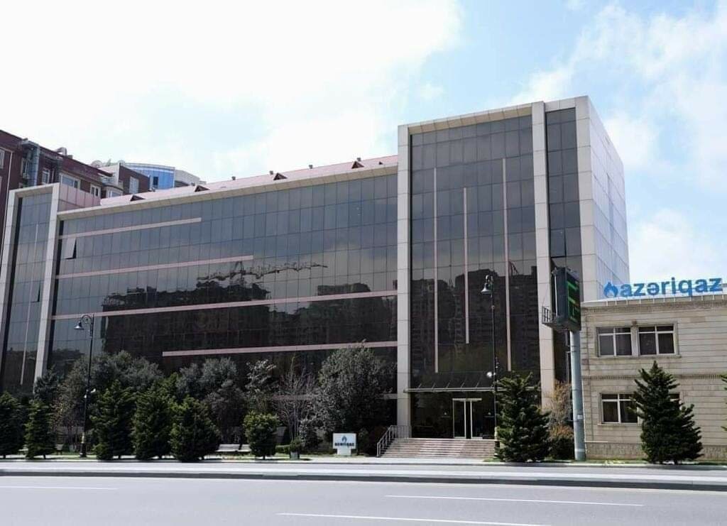 Yönetim ofisi Azəriqaz, Bakü, foto