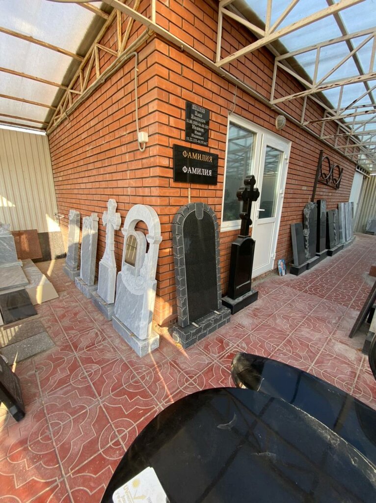 Heykel ve mezarlık taşı üreticileri Ural monuments, Ust‑Labinsk, foto