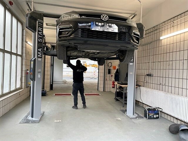 Otomobil ekspertizi Kfz-Prüfstelle Braunschweig FSP-Prüfstelle Partner des Tüv Rheinland, Brunswick, foto