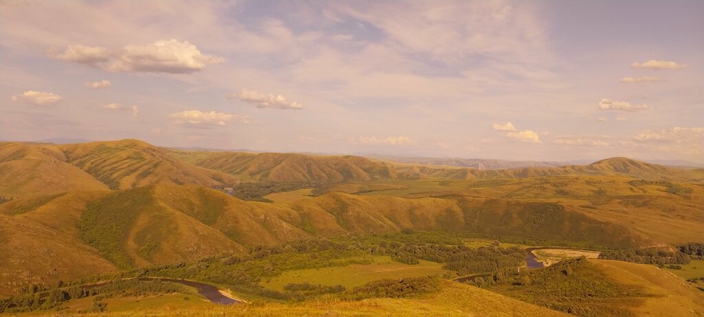Dağ zirvesi Гора Оструха, Altayski krayı, foto