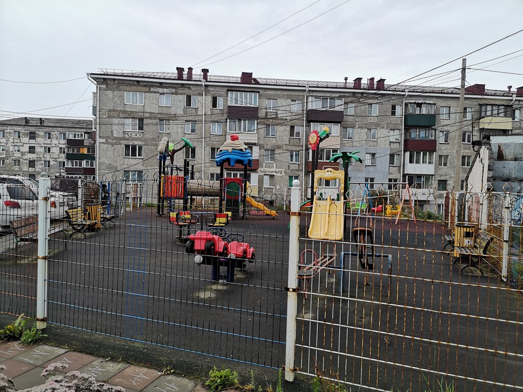 Oyun alanı Playground, Holmsk, foto
