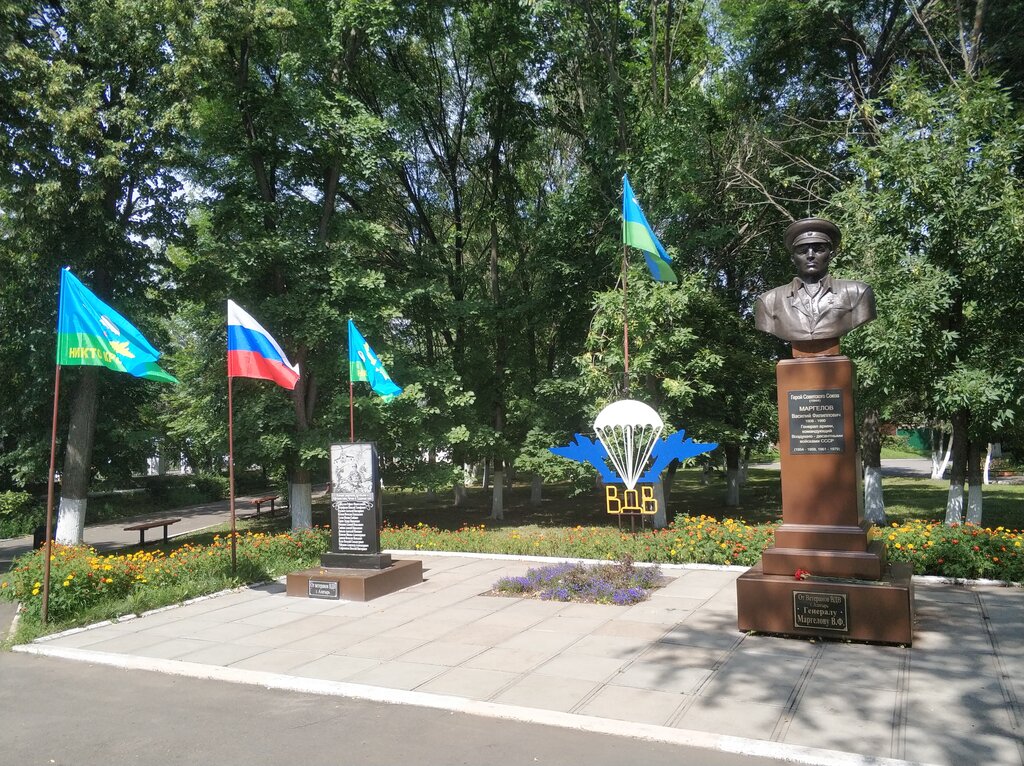 Anıt, heykel В.Ф. Маргелов, Alatyr, foto