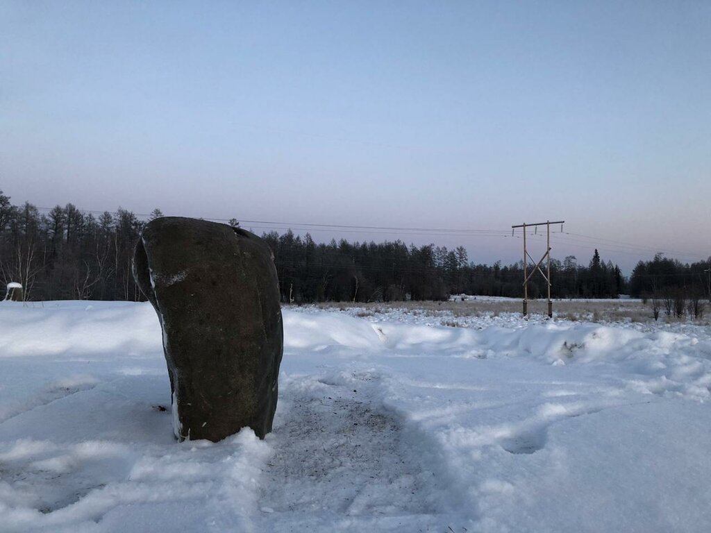 Anıt, heykel Памятный камень Н.К. Седалищеву - Дьуегэ Ааныстырову, Saha Cumhuriyeti (Yakutistan), foto
