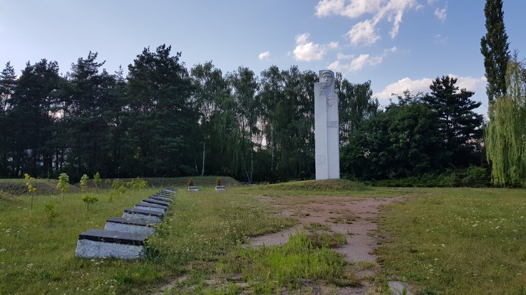 Anıt, heykel Братская могила жертв фашизма, Chernigov, foto