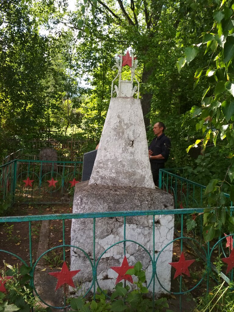 Anıt, heykel Братская могила, Pskovskaya oblastı, foto