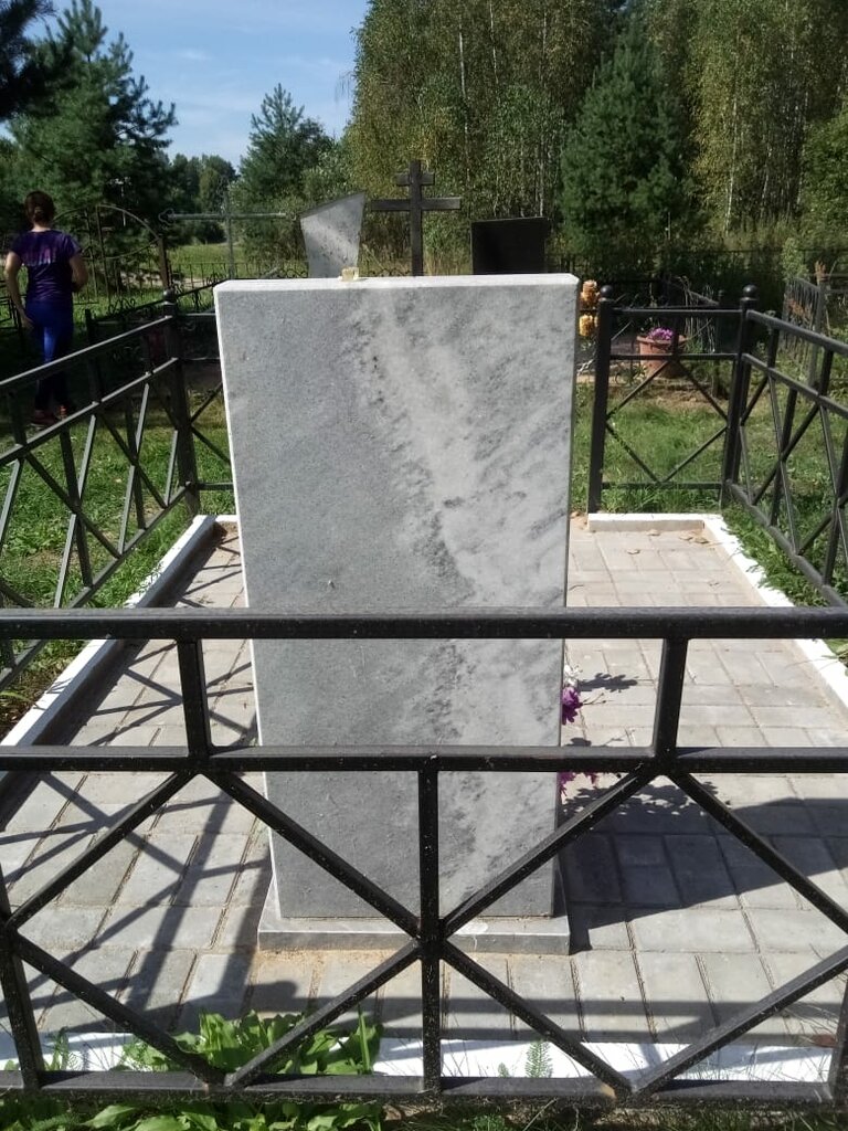 Anıt, heykel Могила неизвестного лётчика, погибшего в годы Великой Отечественной войны, Kalujskaya oblastı, foto