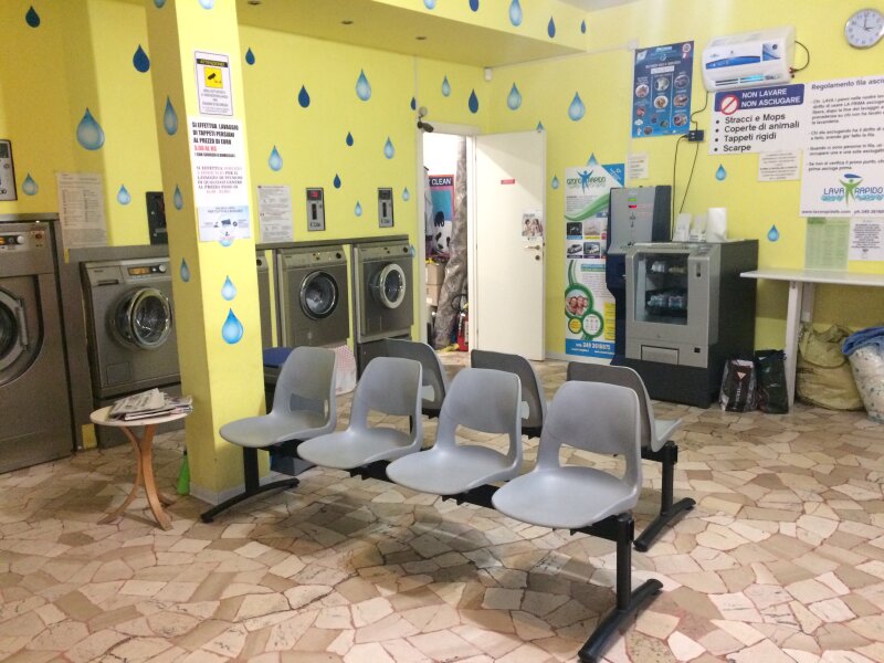 Kuru temizlemeciler Servicerapido - Disinfezione Ambientale e Lavanderie Self Service, Ferrara, foto