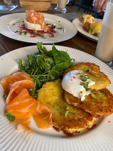 Dvorik Gourmet (Baryshevskaya Roscha Street No:1), restoran  Şçerbinka'dan